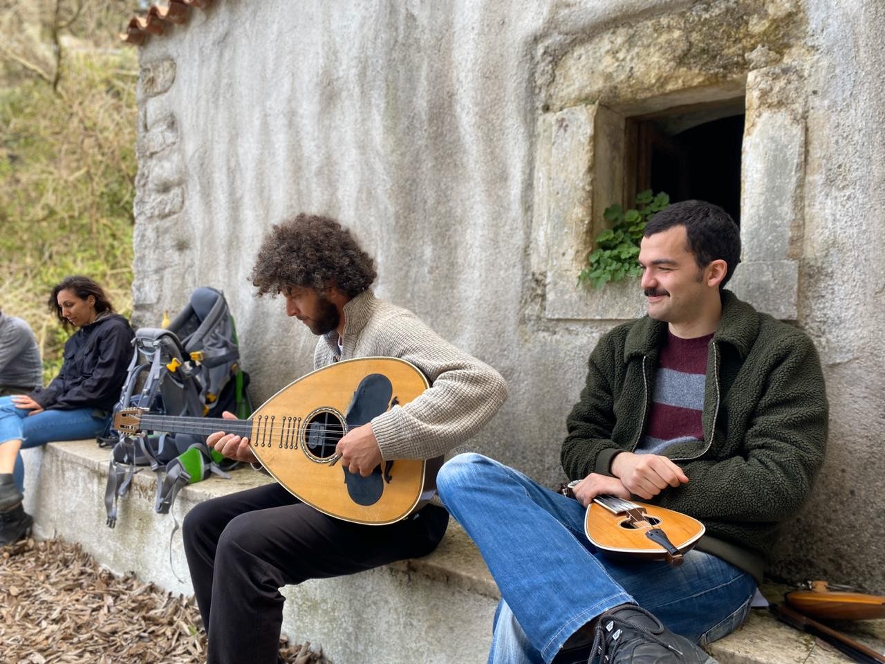 Traditional Cretan musical instruments